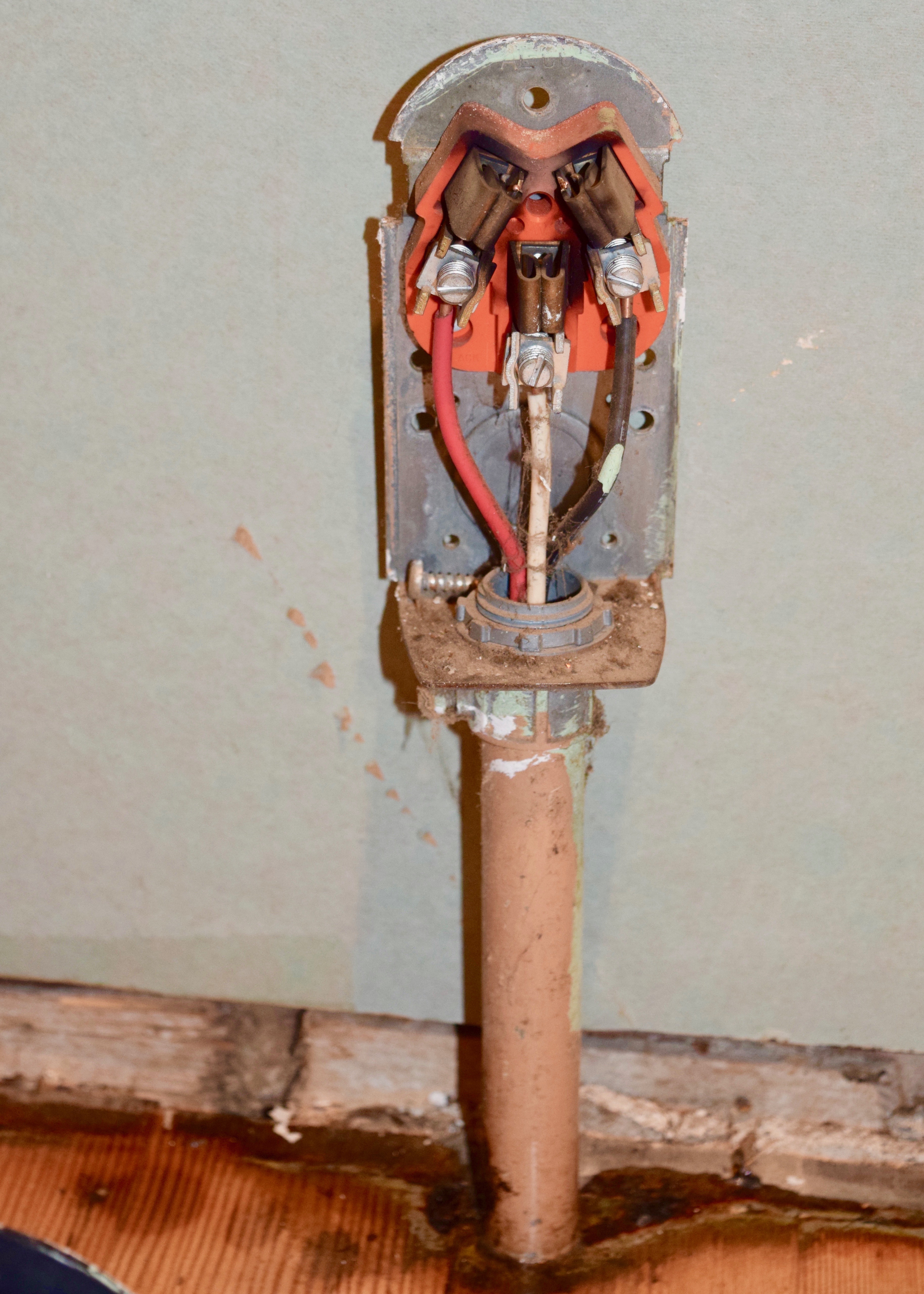 How to Change Out a 220 Outlet – Land of Laurel