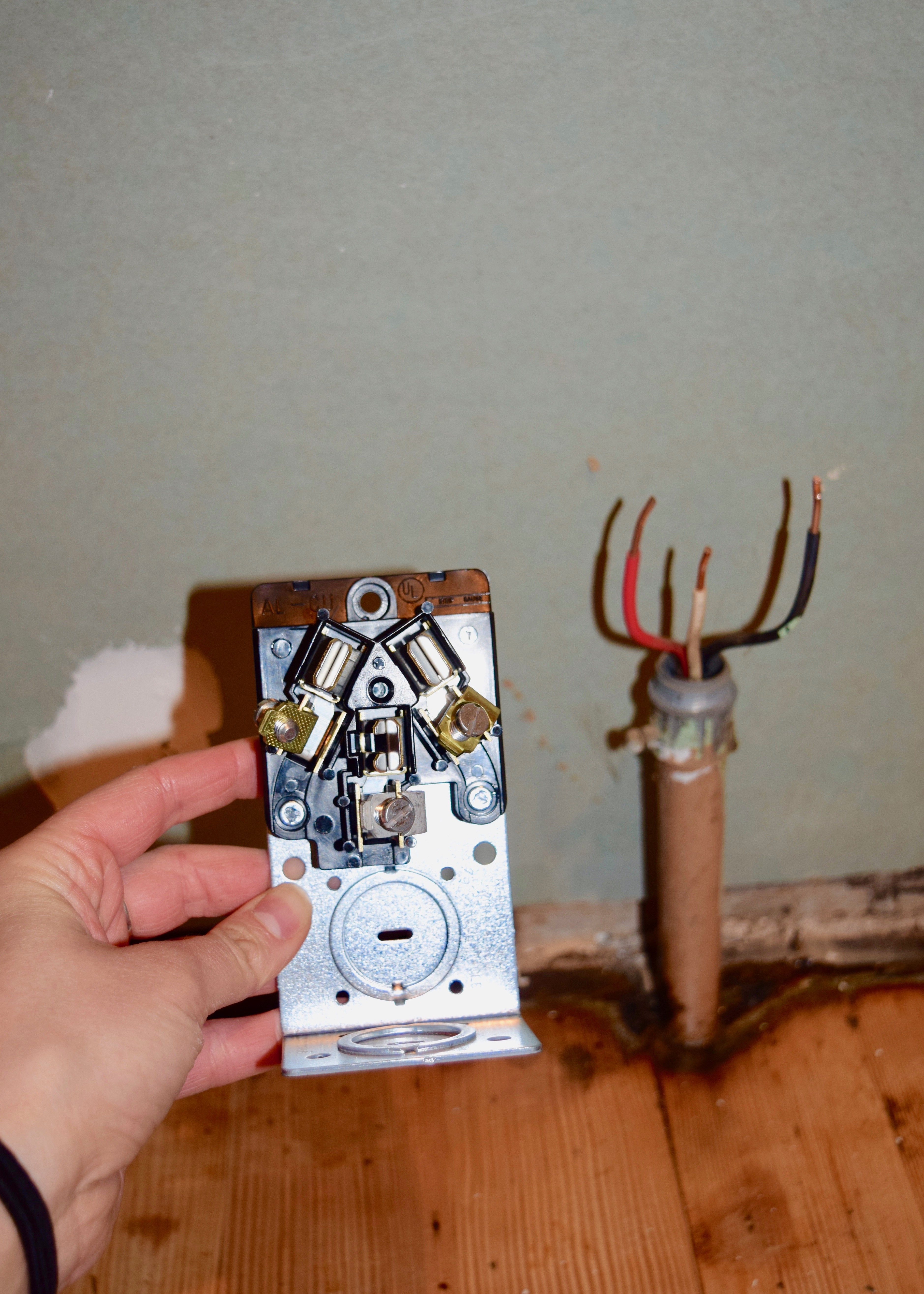 How to Change Out a 220 Outlet – Land of Laurel