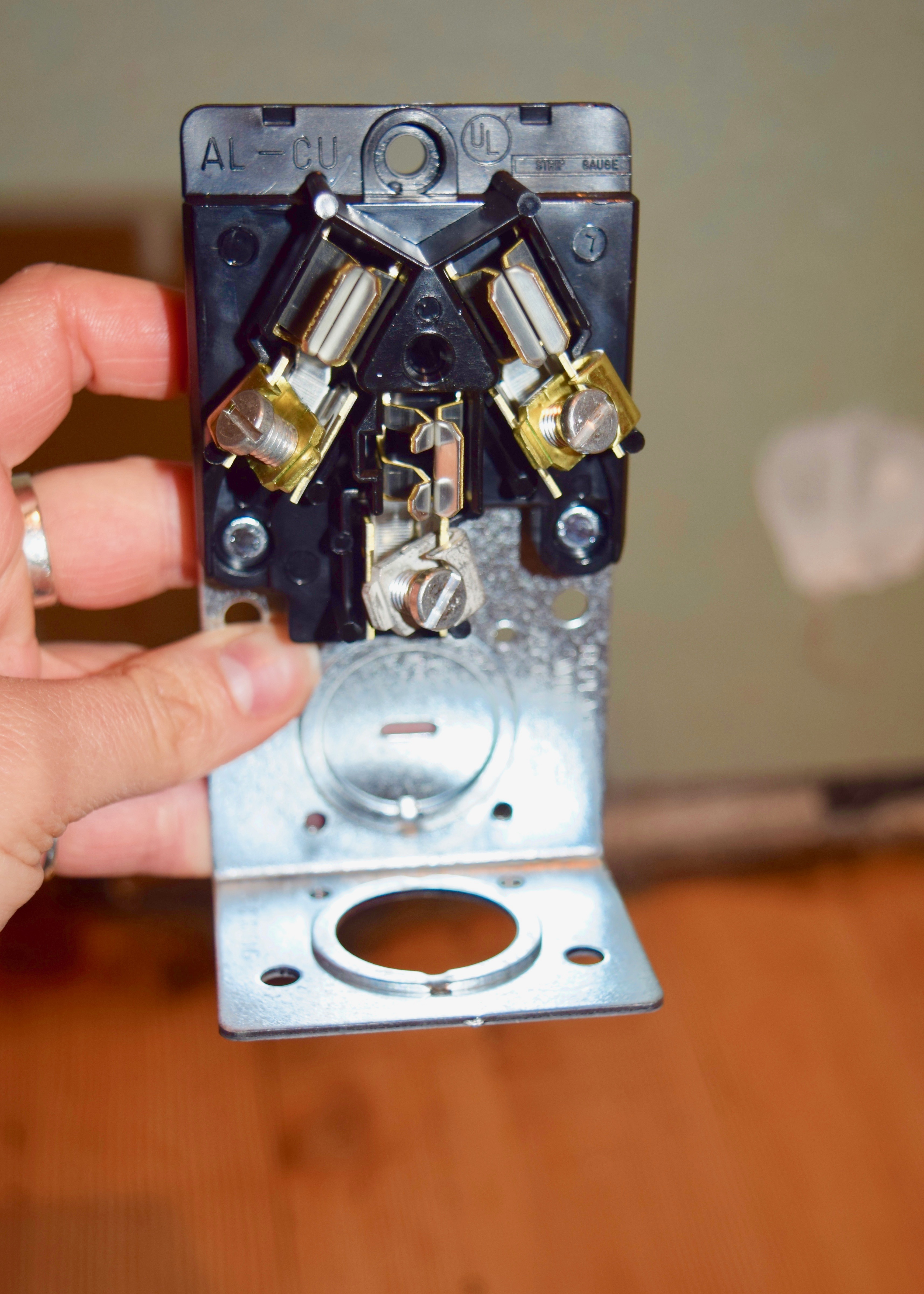 How to Change Out a 220 Outlet – Land of Laurel