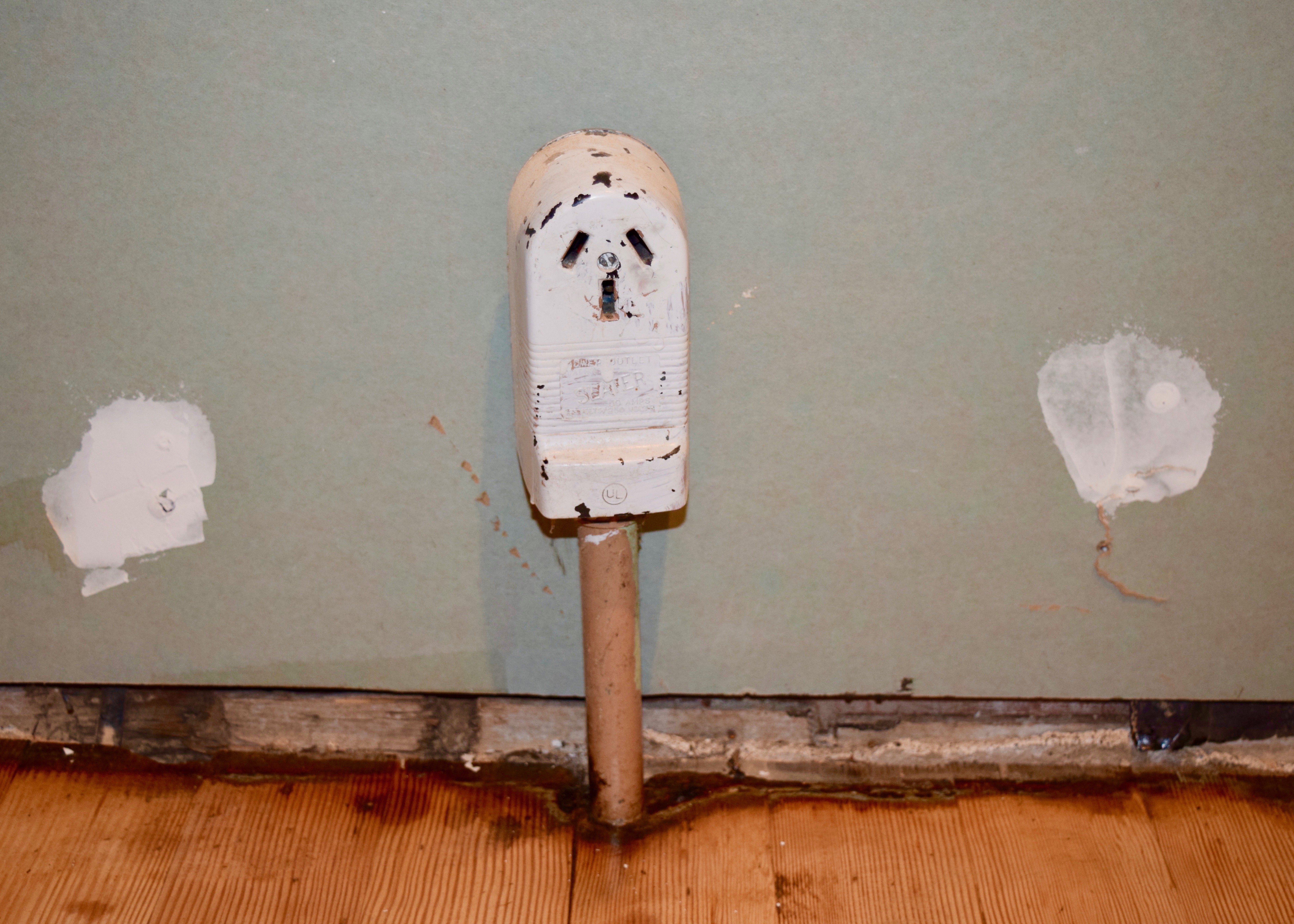 How to Change Out a 220 Outlet – Land of Laurel