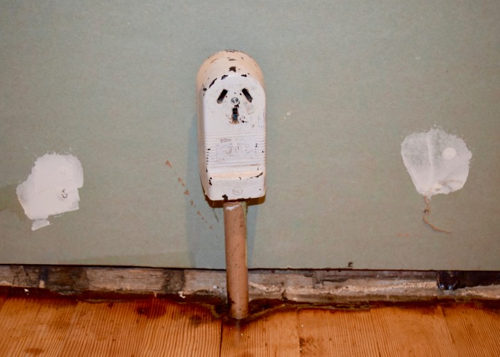 How to Change Out a 220 Outlet – Land of Laurel