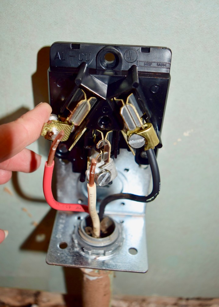 How to Change Out a 220 Outlet – Land of Laurel