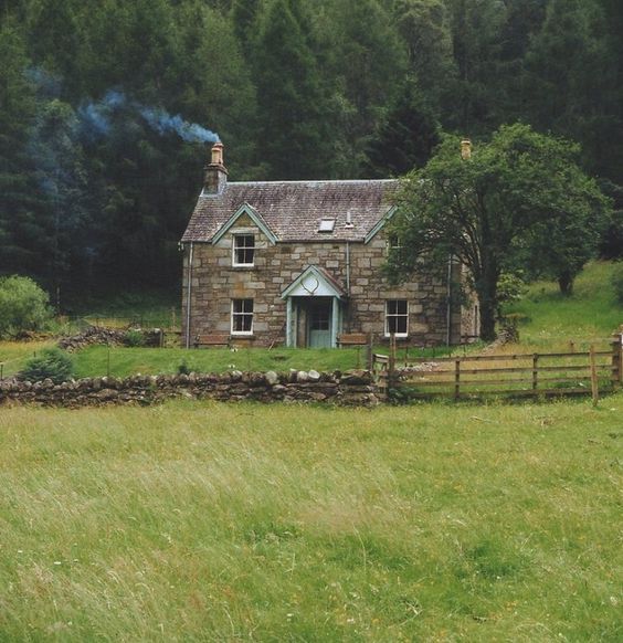 Cottage Inspiration – Land of Laurel